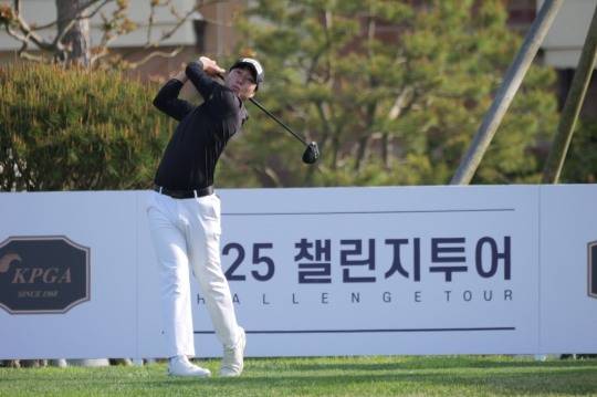 “왼손 골퍼의 반란”… 이승찬, KPGA 챌린지투어 6회 대회 정상