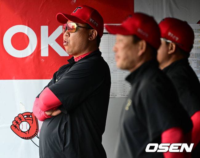 ‘대기만성 스타가 어쩌다’ 3구 삼진→병살타→땅볼→교체…뼈아픈 찬스 침묵, KIA 이틀 만에 5할 승률 무너지다 [오!쎈 수원]