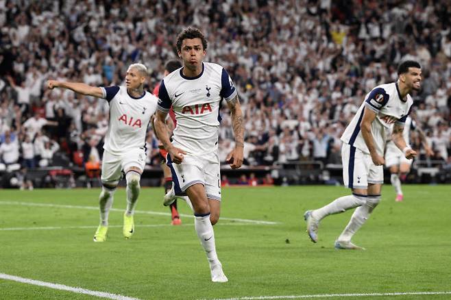 ‘손흥민 15년 기다림 끝냈다’ 토트넘, 맨유 꺾고 유로파 우승