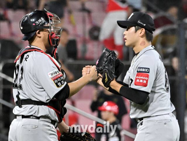 “그냥 올라와 봤어” 박영현은 낮게, 손동현은 높게… KBO SV 1위인데 묘하게 불안해? 장성우 미트의 비밀[MD수원]
