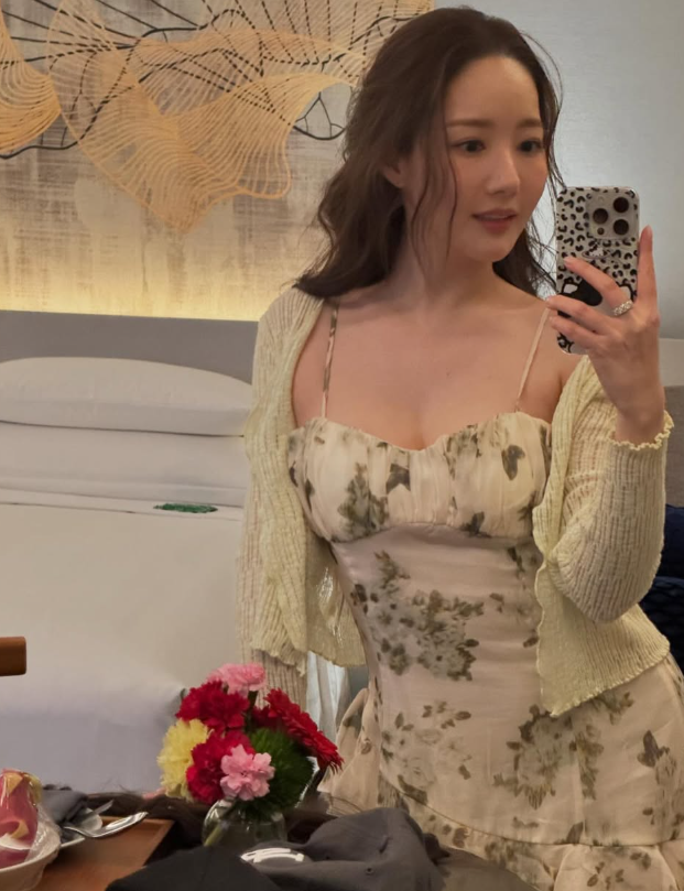 이온음료만 마시고 37kg로 유지한 여배우 원피스룩 패션룸