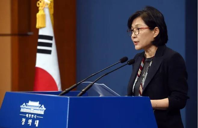 법원 문재인 뇌물·조현옥 직권남용 혐의 재판 병합 안 한다”