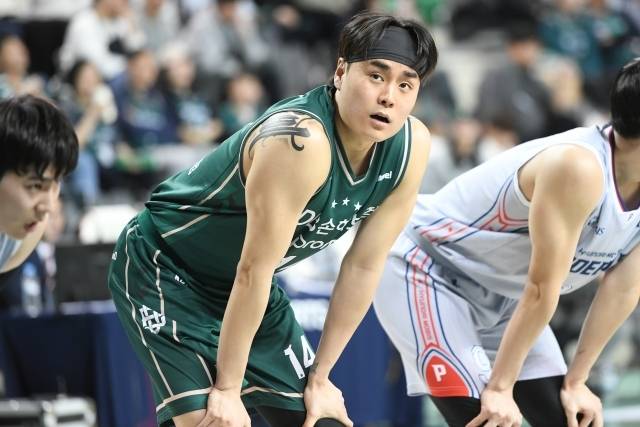 [단독] ‘FA 큰손’ KCC, ‘3년’ 최진광·김훈 품으며 조용히 뎁스 강화 [KBL FA]