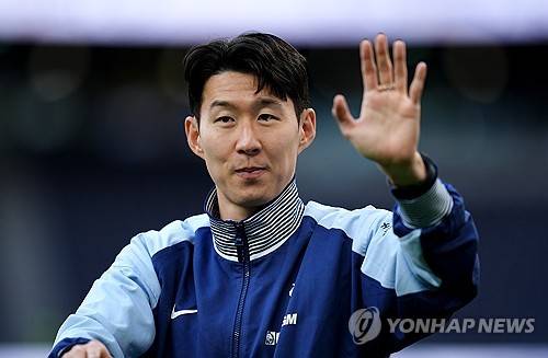 오피셜 韓 축구 초대형 쾌거손흥민 위엄 보소 토트넘 레전드 확정→트로피 들고 전설들과 찰칵구단 정말 대단한 순간