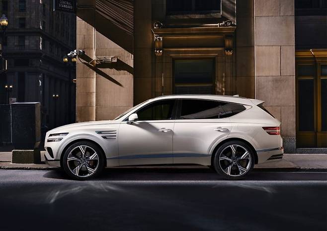 GV80 쿠페, BMW X6와 비교해봐도 놀라운 고성능과 디자인의 진화 | 두맨카