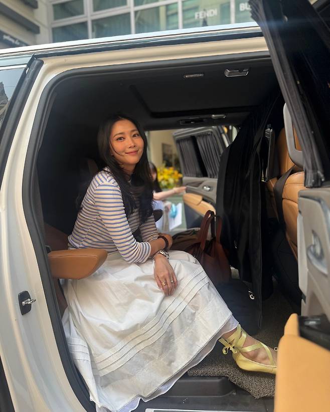 소녀룩에 꽂힌 40대 돌싱맘…오윤아, 나이는 숫자일 뿐이네[SCin스타]