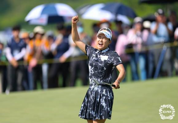 정윤지, 이채은의 맹추격 뿌리치고 통산 2승…KLPGA 투어 Sh수협은행 MBN여자 오픈 우승