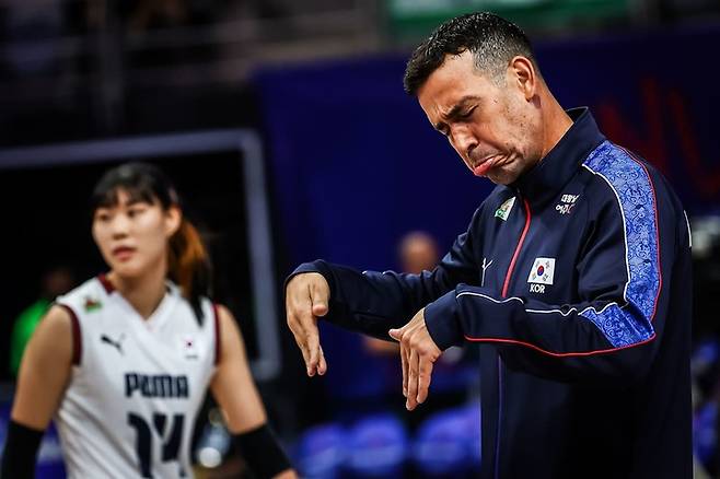 블로킹이 1-18...VNL 1주차 나선 한국 여자배구, 독일에 0-3 완패