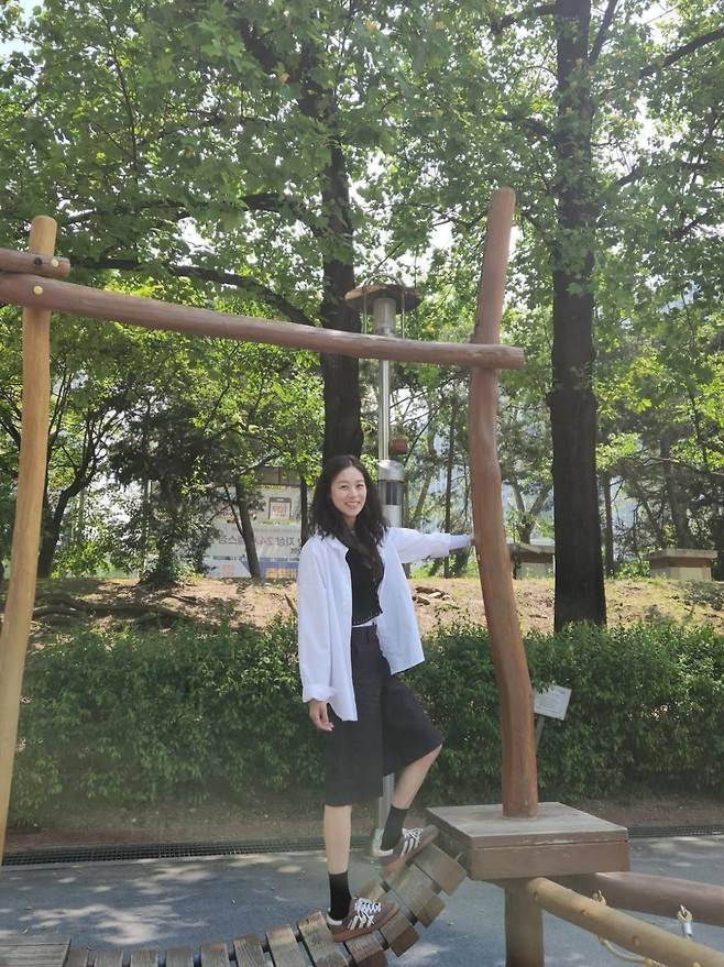 “이 정도면 그냥 모델이지” 170cm·54kg 여배우, 9등신 버뮤다팬츠룩 | 대본은 내운명