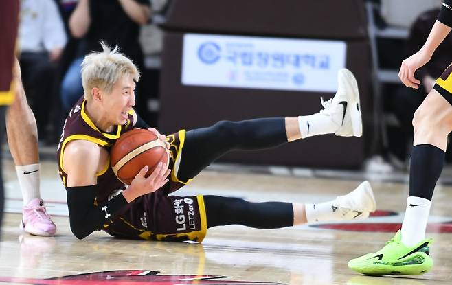 예상된 수순. 결국 웨이버 두경민. 2주 영입의향서 제출, 그를 원하는 팀은? 두경민의 행보는?