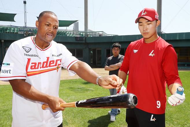 "다시 없을 기회" 짧은 시간이 야속해, 'MLB 3166안타+163승' 전설 지도 받은 SSG 퓨처스 [IS 강화]