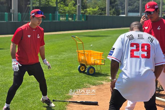 "다시 없을 기회" 짧은 시간이 야속해, 'MLB 3166안타+163승' 전설 지도 받은 SSG 퓨처스 [IS 강화]