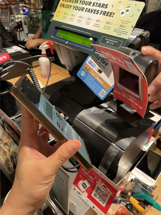 [르포] '그랩 페이'로 스테이블코인 충전···스벅서 QR로 쉽게 결제