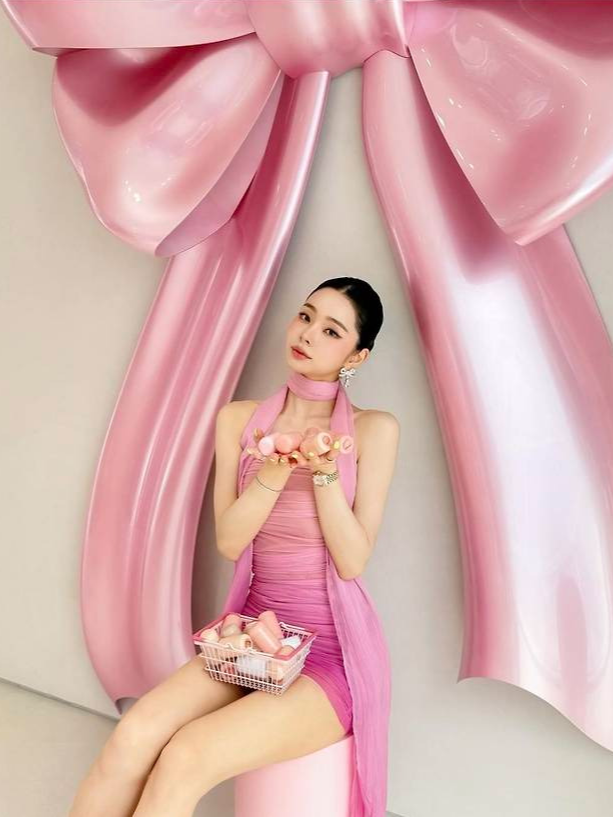 심플한데 시선 집중… 163cm·42kg 마네킹 유튜버, 눈부신 드레스룩 | 대본은 내운명