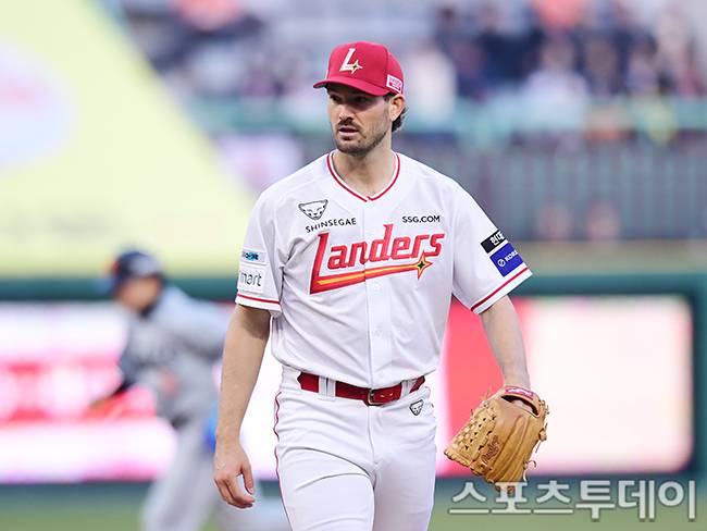 '앤더슨 7이닝 11K 무실점 완벽투' SSG, 롯데에 1-0 진땀승…3연패 탈출