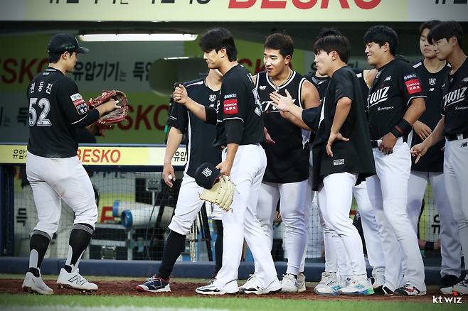 KT 프랜차이즈 최초 500경기 출장…팀 역사와 함께 걷는 주권, 데뷔 3675일 만에 쌓은 금자탑