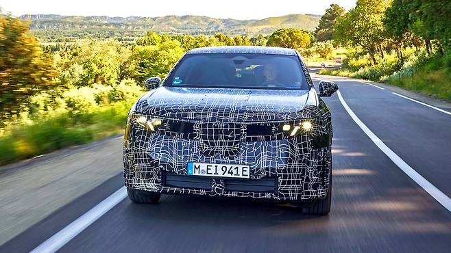 “기술력 미쳤다”… BMW 노이어 클라쎄 X 기반 iX3 전기 SUV 공개 | EV-Hotissue