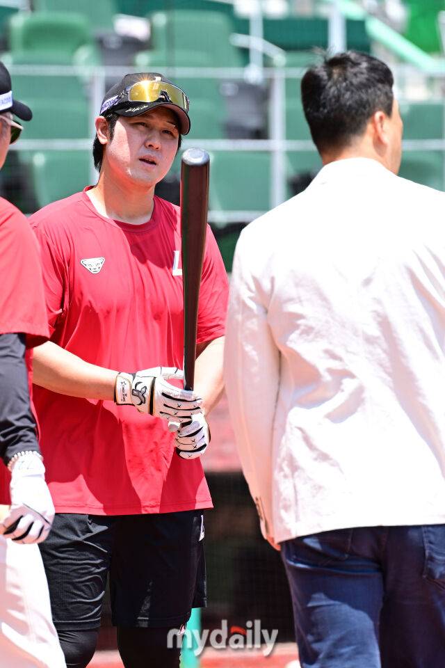 “눈 많이 좋아졌는데 허벅지 통증 안고 가야…” KBO NO.1 홈런타자 최정, 홈런 쳤는데 ‘왠지 슬퍼’[MD고척]