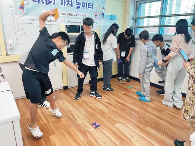 ‘태극기 비빔밥’ 만들고 한글동화 빙고게임… “이제 우리도 찐 한국인”[아동권리옹호 Child First]