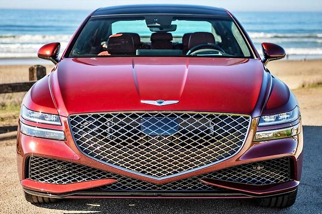 "국뽕 차오르는 소리 들린다".. 제네시스가 공개한 2025년형 G80 스펙 수준 | 오토포크