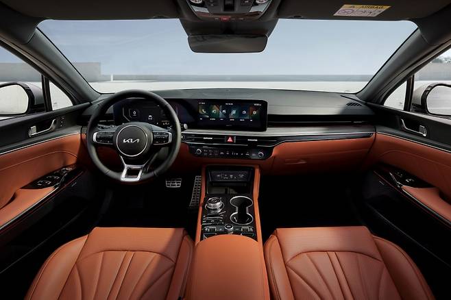 기아, 상품성 높인 K-시리즈 '2026 K5·K8' 출시