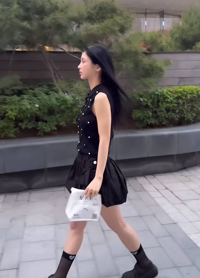 169cm·49kg에 분위기까지 금수저급… 압도적 실루엣 자랑한 여배우, 민소매 셋업룩 | 대본은 내운명