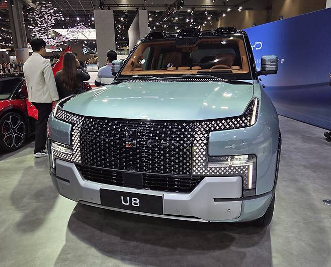 “벤츠보다 크고 빠르다”… BYD 프리미엄 전기 U8 국내 첫선 | EV-Hotissue