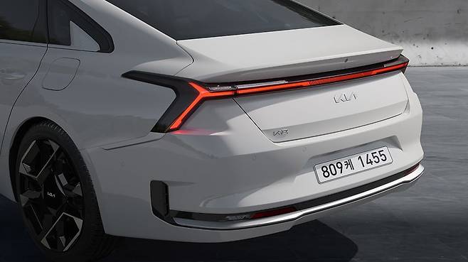 “드디어 반격?”… 2026 K8, 가성비 트림으로 그랜저에 도전장 | EV-Hotissue