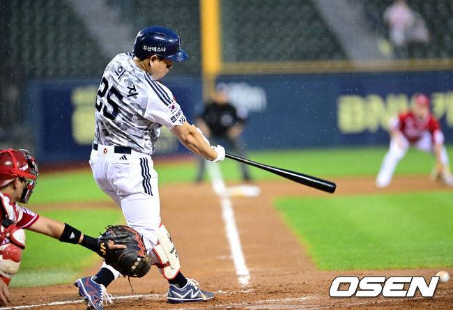 ‘선발 부상 교체’ 두산, 하늘이 도왔다! SSG에 5-0 강우콜드 승리…박신지 1139일 만에 승리+양의지 3타점 [잠실 리뷰]