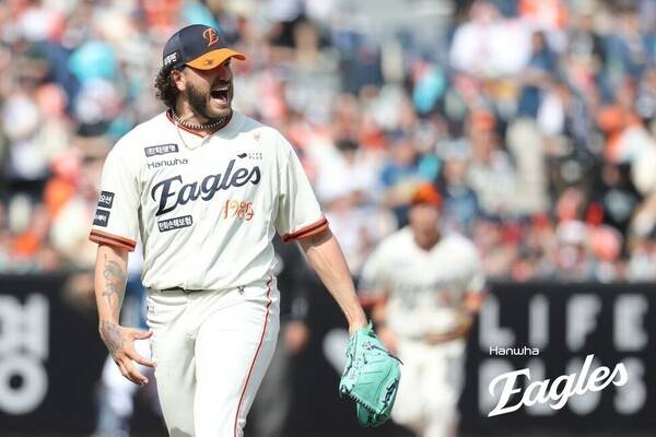 'RYU바라기' 폰세, 또 한 번 류현진 아성 넘고 KBO 44년 새 역사 노린다! 정규이닝 18K 신기록→전반기 최다 탈삼진 1위 '눈앞'