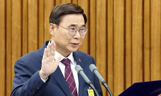 이종석 신임 국정원장 “지난날 책임질 부분 진솔하게 털어놔야”