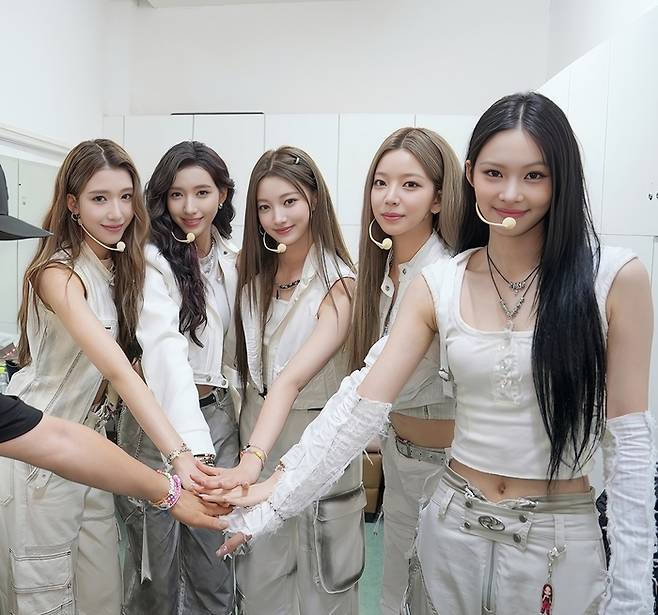 ‘이수만 제작 걸그룹’ A20 MAY, 中 QQ뮤직 1위→현지 음악방송 출연