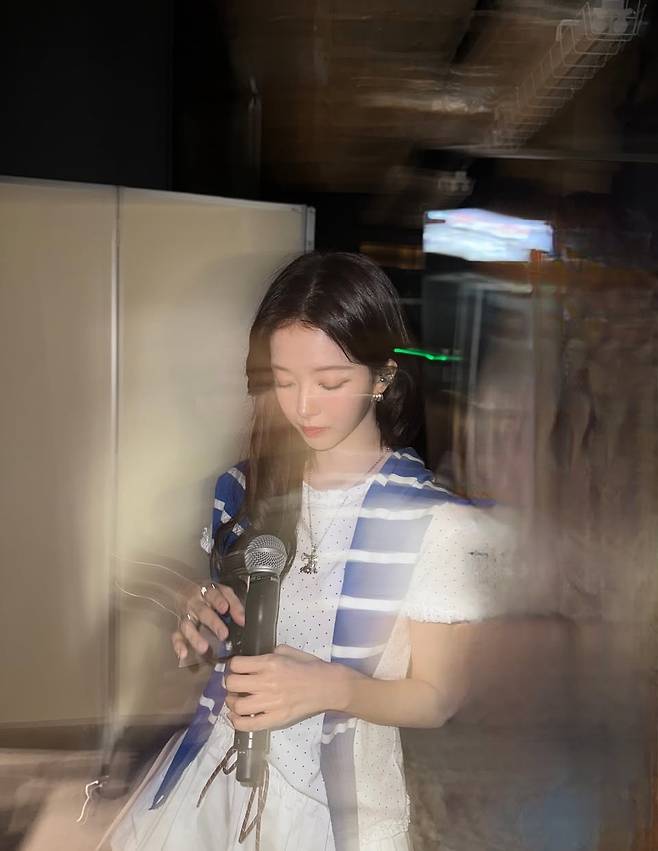 166cm에 39kg? 몰라보게 예뻐진 '인형 비주얼' 아역 출신 여배우, 캐주얼룩 | 스타와 패션