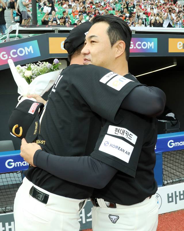 은퇴식 치른 SSG 김강민 “짐승이란 별명으로 20년간 야구, 너무 행복했다”