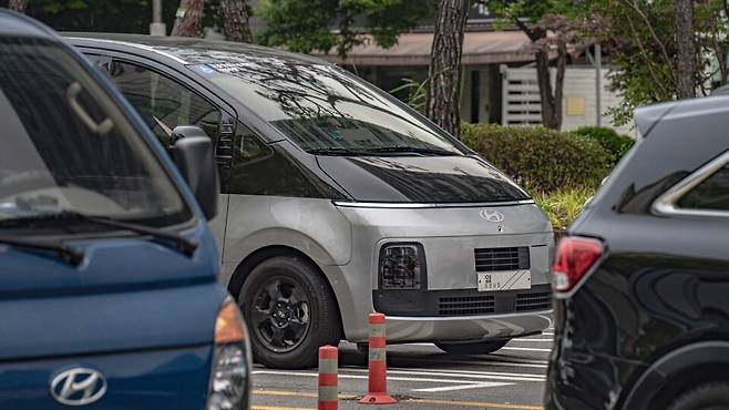 “충전 5분에 차박 가능”… 스타리아 EV 위장막 벗고 드러난 진짜 모습 | EV-Hotissue