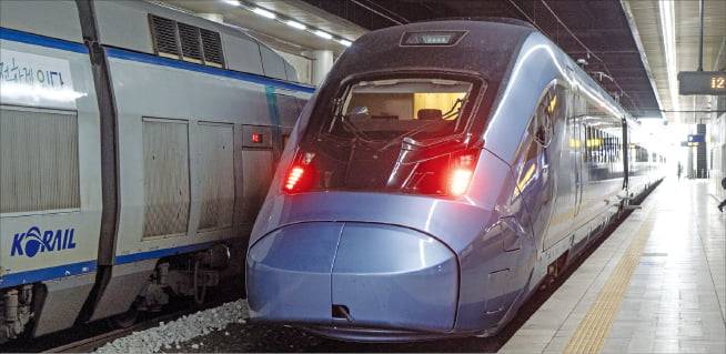 새 단장한 KTX-이음 출격…"터널안에서도 편안한 대화"