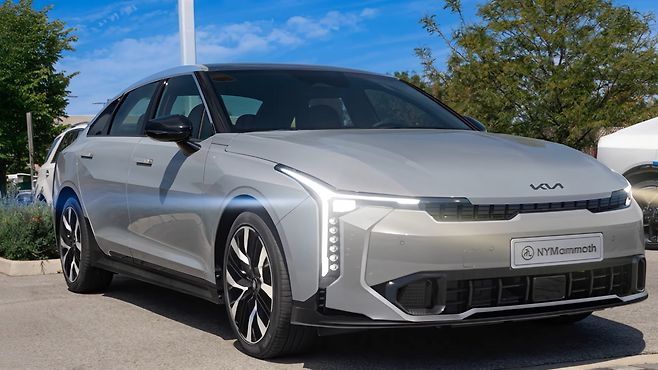 “전기차급 실내까지”… 기아 K5 차세대 모델 렌더링 공개 | EV-Hotissue