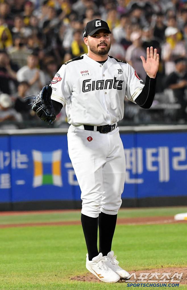 새 'LG 킬러' 탄생이요. 158km 감보아 6.2이닝 무실점 6연승+전준우 투런포+김민성 쐐기타 롯데 다시 1게임차[부산 리뷰]