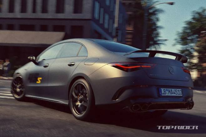 CLA 45 AMG 파이널 에디션 공개, 대형 리어 윙 탑재 | 탑라이더