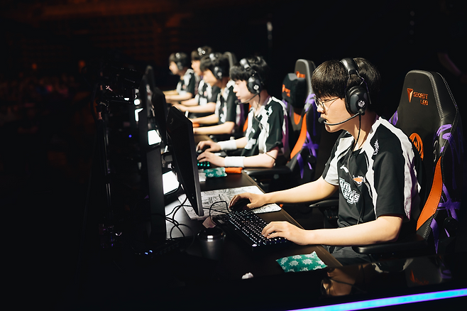 AL, LPL 내전서 BLG 3대0 제압...T1과 대결 성사