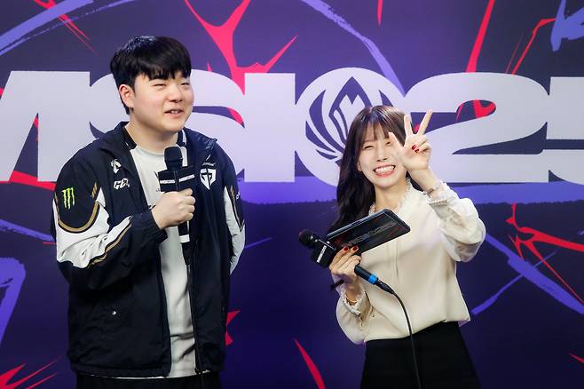 박지선 LCK 글로벌 PD, e스포츠와 8년 그리고 '덕업일치'의 삶 | 인벤