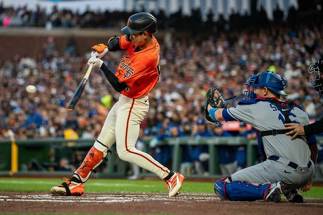 오타니 투런포 '눌러버린' 이정후의 재역전 결승 3루타, 역사적 명승부의 '경기 MVP'라니...7연패 LAD는 폐허