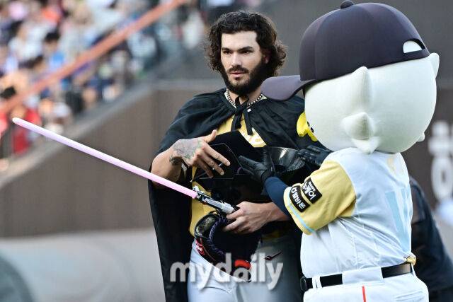 류현진으로 변신한 KBO NO.1 에이스 폰세, 한국말은 문동주에게 배운다…“좋은 말과 나쁜 말 고루고루”[MD대전]