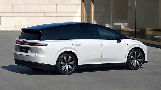 “EV9 오너들 당장 파세요" 720km 주행, 5미터 넘는 대형 SUV | 카텍