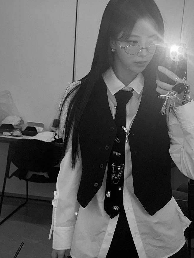 "165에 39kg"이라고 밝혔던 걸 가장 후회한다는 여배우의 프레피 셔츠 패션 | 패션연구소