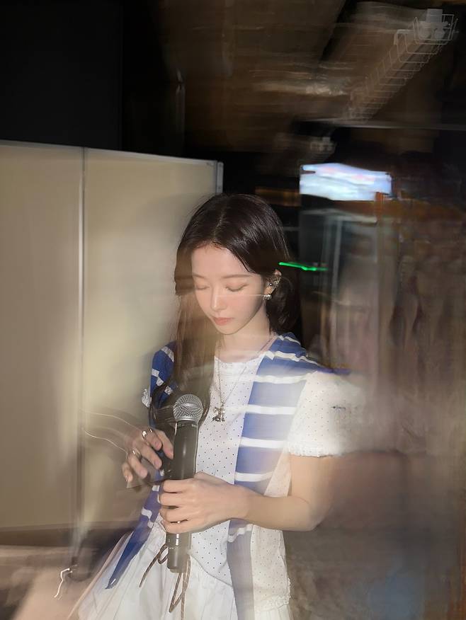 "165에 39kg"이라고 밝혔던 걸 가장 후회한다는 여배우의 프레피 셔츠 패션 | 패션연구소