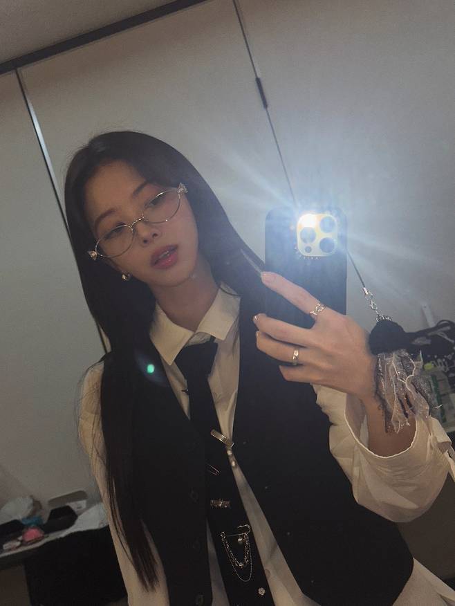 "165에 39kg"이라고 밝혔던 걸 가장 후회한다는 여배우의 프레피 셔츠 패션 | 패션연구소