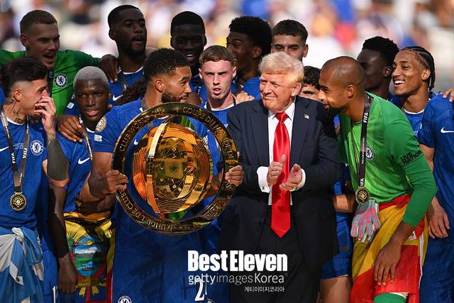 당혹스러웠던 클럽 WC MVP 콜 팔머, "트로피 시상대에 트럼프 대통령이 왜 있어?"