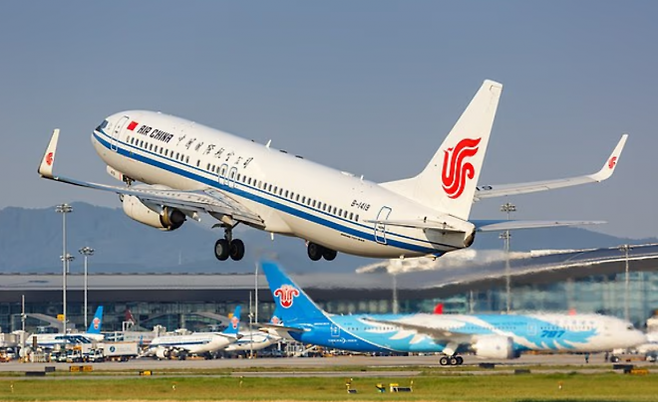 [포착] “왜 자꾸 가까이 와?!”…‘91m’ 남기고 충돌 피한 中 비행기들, 재앙 직전 상황