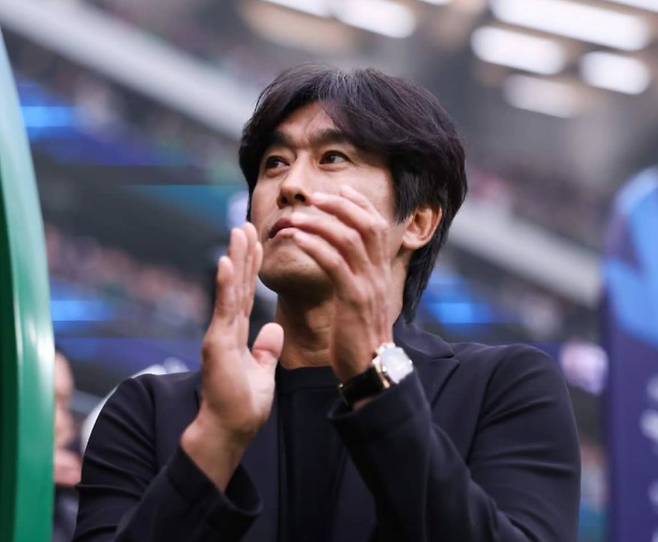 "서정원의 선수단 봐봐! 구단 피 빨아먹고 있어, 77억 말이 돼?" 中 언론 폭언 대충격!…1부 승격+사상 첫 ACLE 진출에도 황당 비난